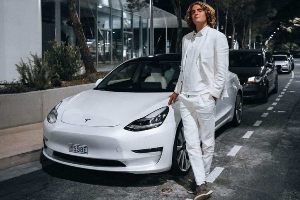 Ο Στέφανος Τσιτσιπάς λατρεύει το Tesla Model 3 του - Cars Electric