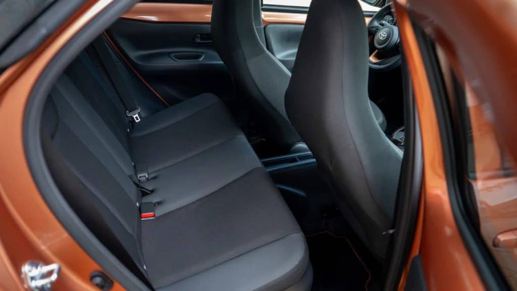 Οδηγώντας το νέο Toyota Aygo X Hybrid: Το μικρό που «σκέφτεται» σαν ...