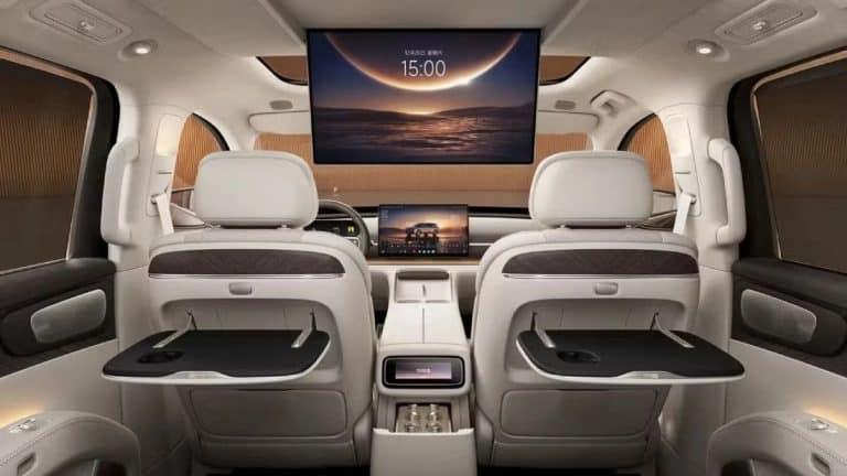 Πρώτες εικόνες από το εσωτερικό της ναυαρχίδας Leapmotor D19 | Sofokleousin.gr