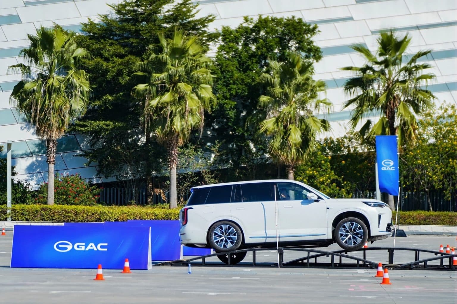 GAC S9: Η νέα υβριδική ναυαρχίδα των 500 ίππων - Cars Electric