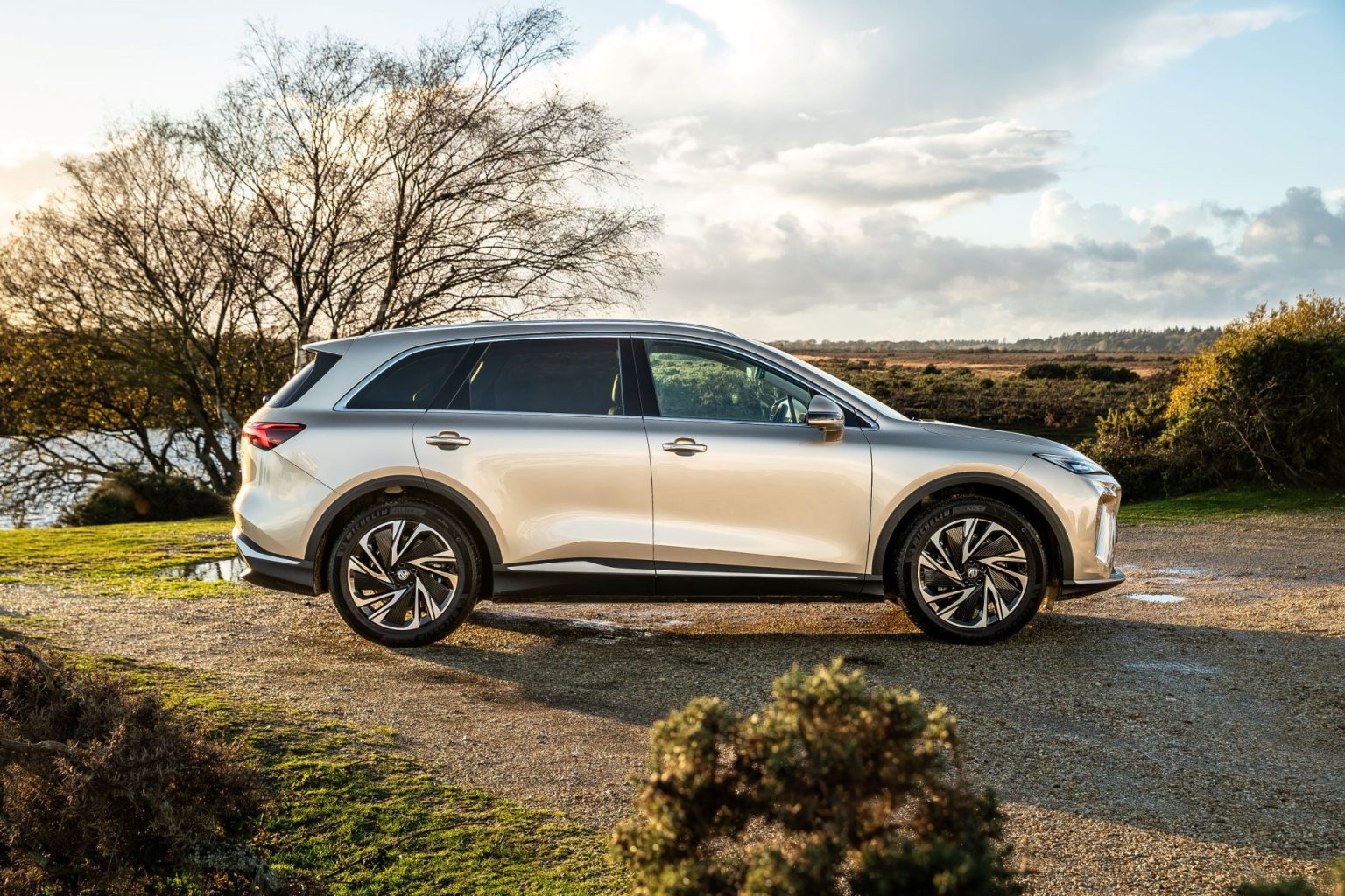 MG S6 EV: Το ηλεκτρικό C-SUV με έως 362 PS, 530 km αυτονομία και ...