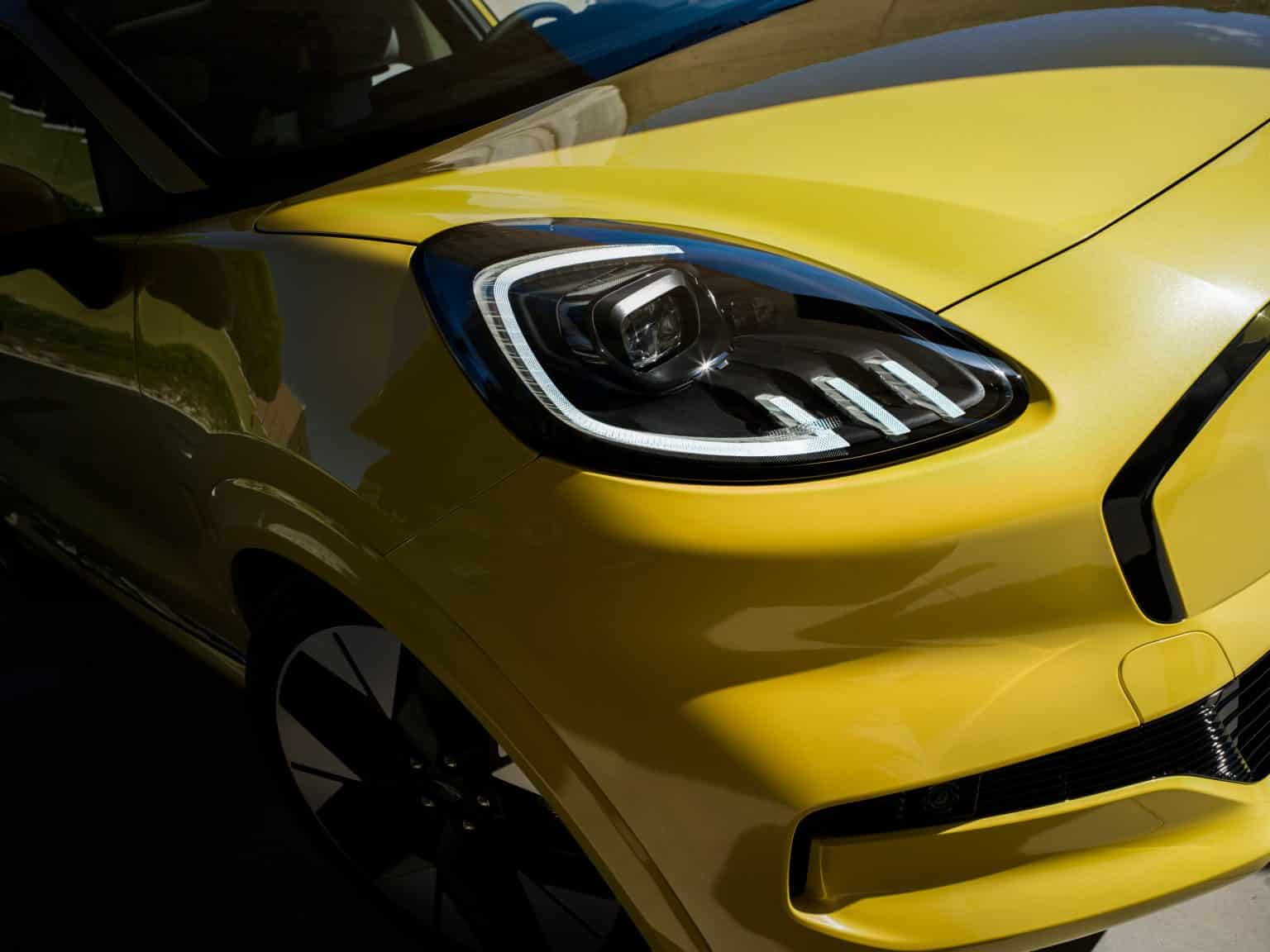 Η προηγμένη τεχνολογία φωτισμού Matrix LED της Ford κάνει τη νύχτα μέρα ...