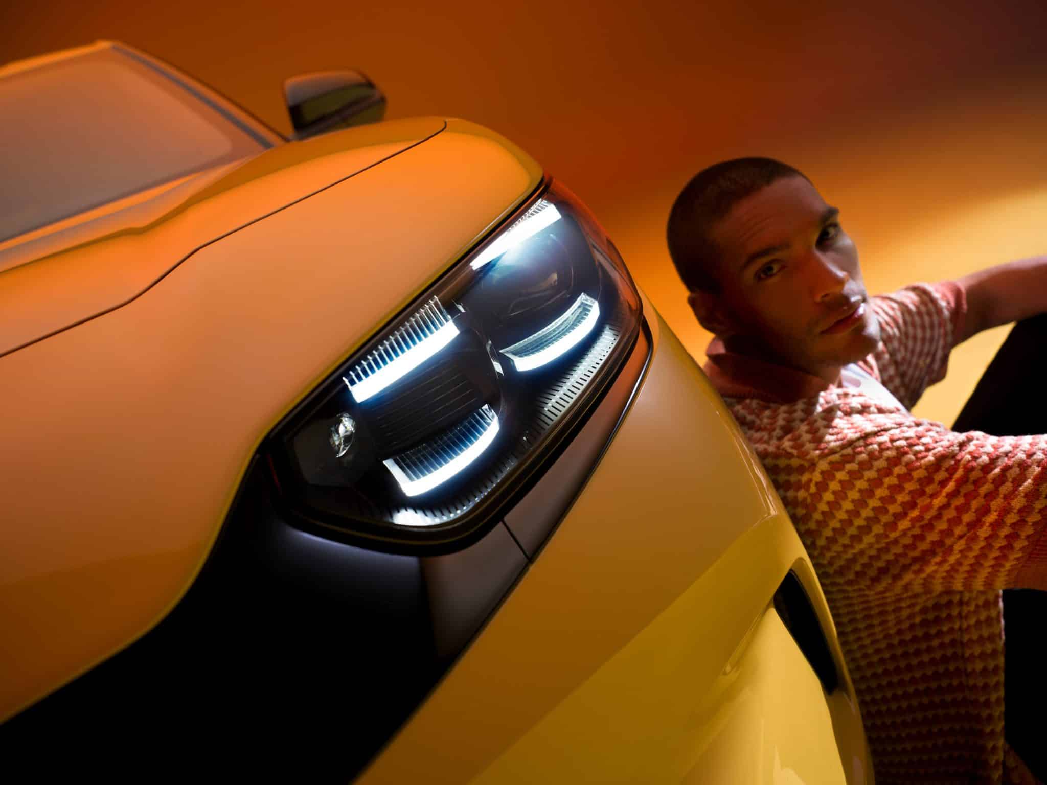 Η προηγμένη τεχνολογία φωτισμού Matrix LED της Ford κάνει τη νύχτα μέρα ...