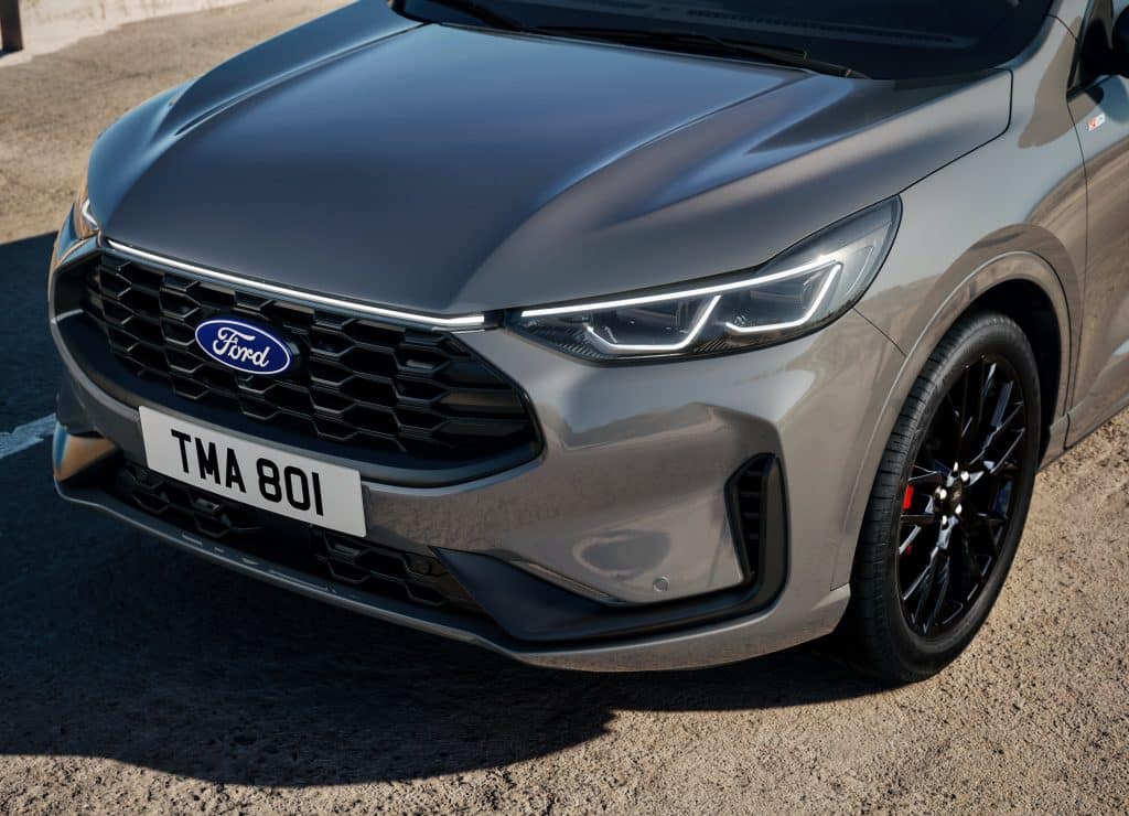 Η προηγμένη τεχνολογία φωτισμού Matrix LED της Ford κάνει τη νύχτα μέρα ...