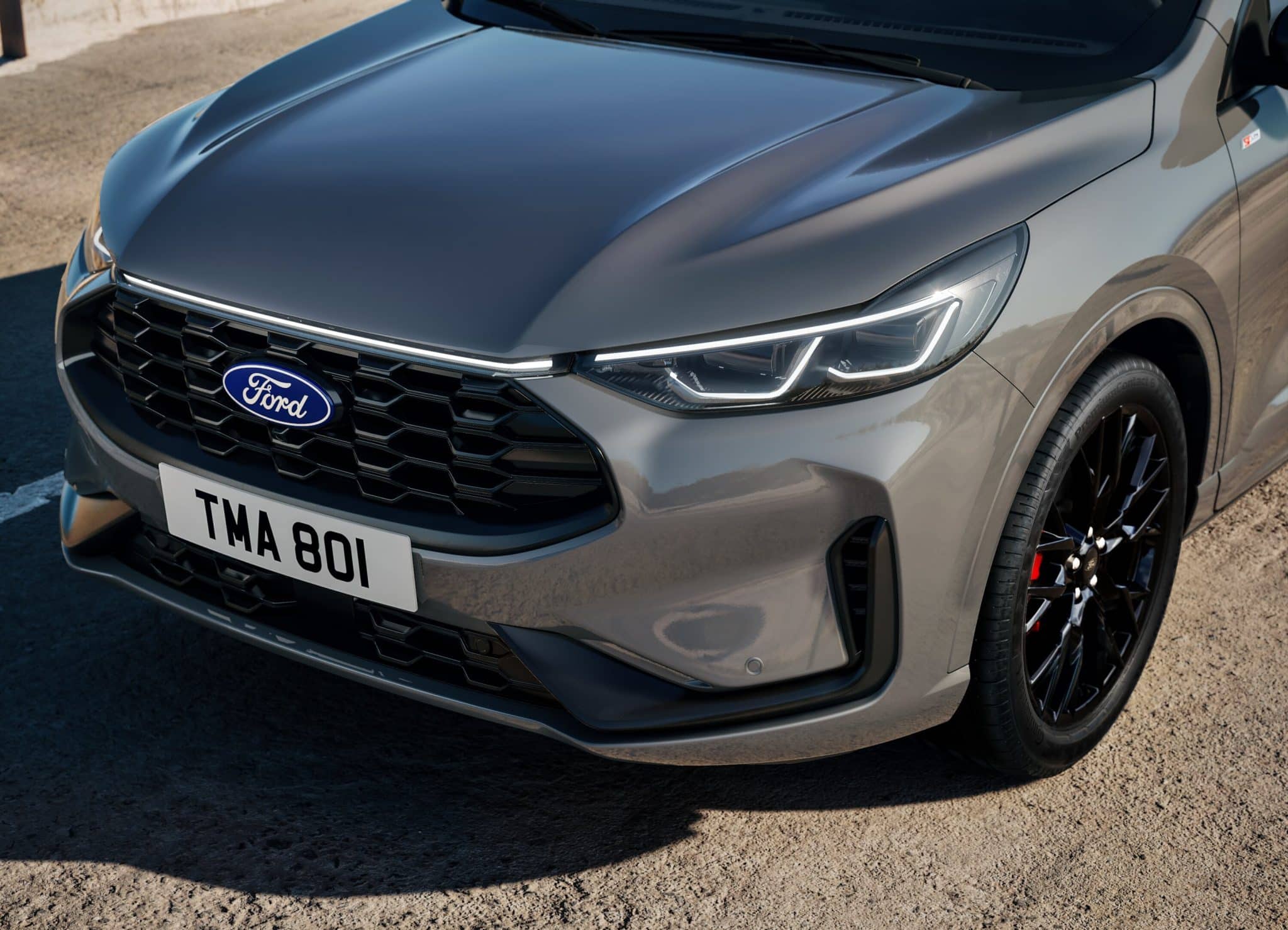 Η προηγμένη τεχνολογία φωτισμού Matrix LED της Ford κάνει τη νύχτα μέρα ...
